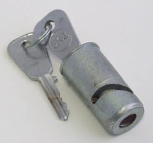 STEERING LOCK AND KEYS. – BSA, Norton, Triumph – WW26433 – IronHorse ...